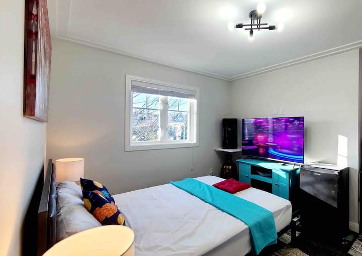 Central 1br Retreat | City Views | Private Bath - Vancouver