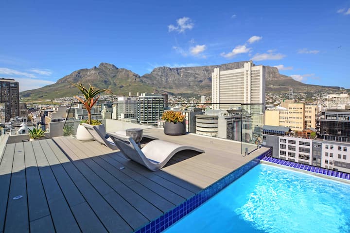 Luxury Apartment, Roof Top Pool, No Loadshedding - Camps Bay