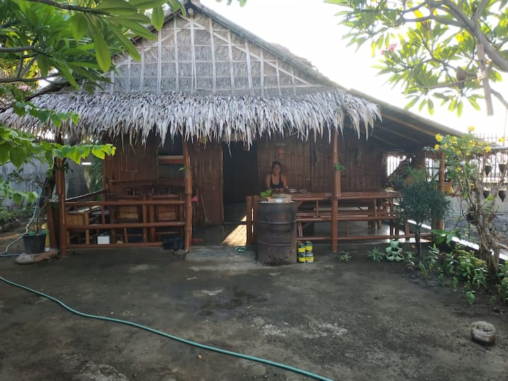 Barrio Banoyo. The Kubo - Taal