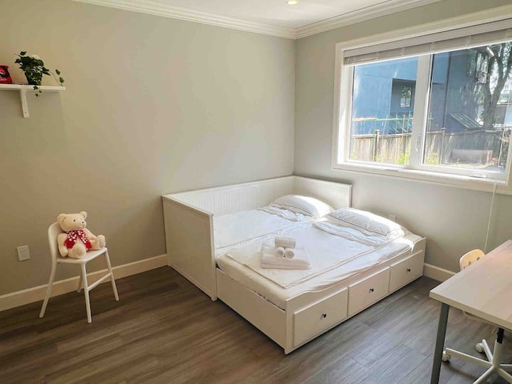 2 Bedroom Lane-way House On Dunbar - Vancouver