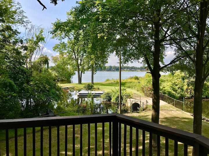 Island Inn A Lakehome On Sylvan/otter Lake - Cooley Lake, MI