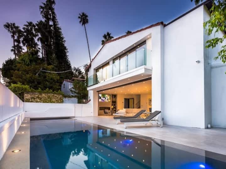 Beverly Hills Gated Community Rare, 3 Bed Home - Beverly Hills