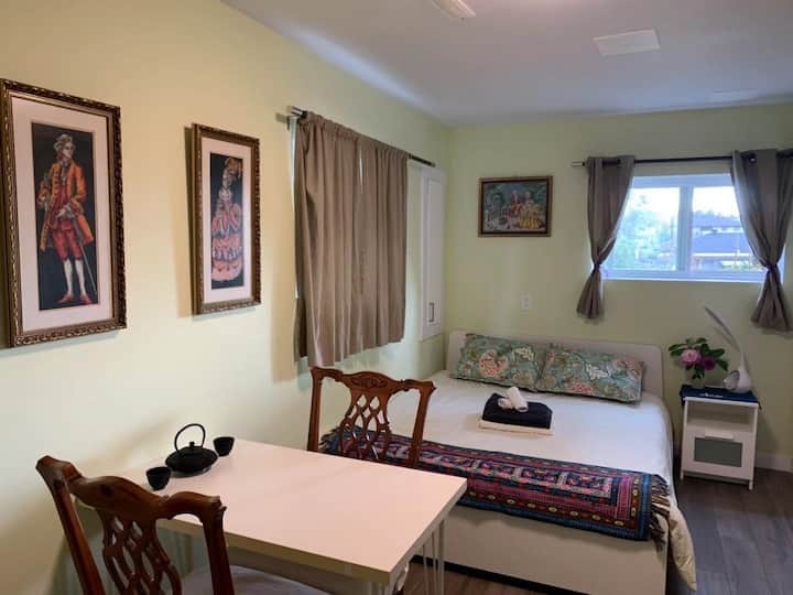 Ensuite Bathroom - Warm Cozy Bedroom - Burnaby