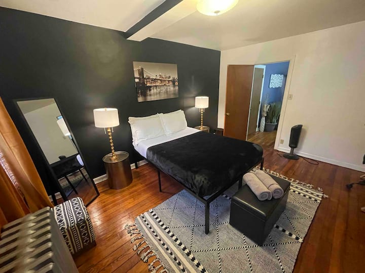 Cozy Urban Retreat In Prime Location |Free Parking - Philadelphia, PA