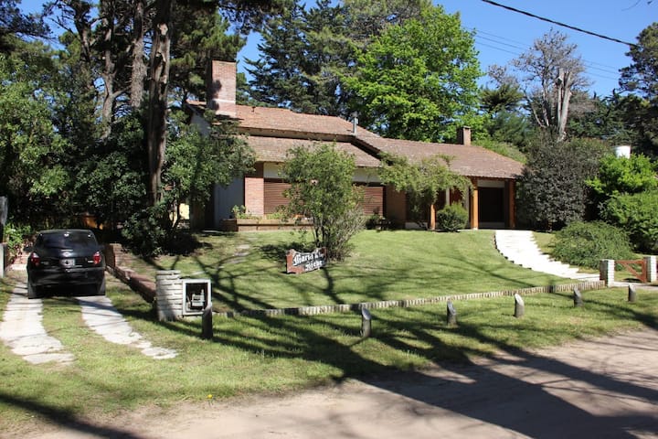 Amplio Chalet - Maria De Las Nieves - Villa Gesell
