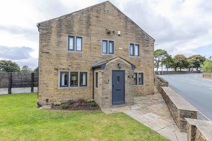 Spacious Sleeps 8 Log Burner Smarttv Pet Friendly - West Yorkshire