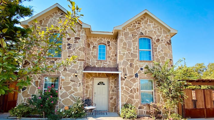 Dallas House; Large Yard, Parking,pergola & Hottub - DeSoto, TX