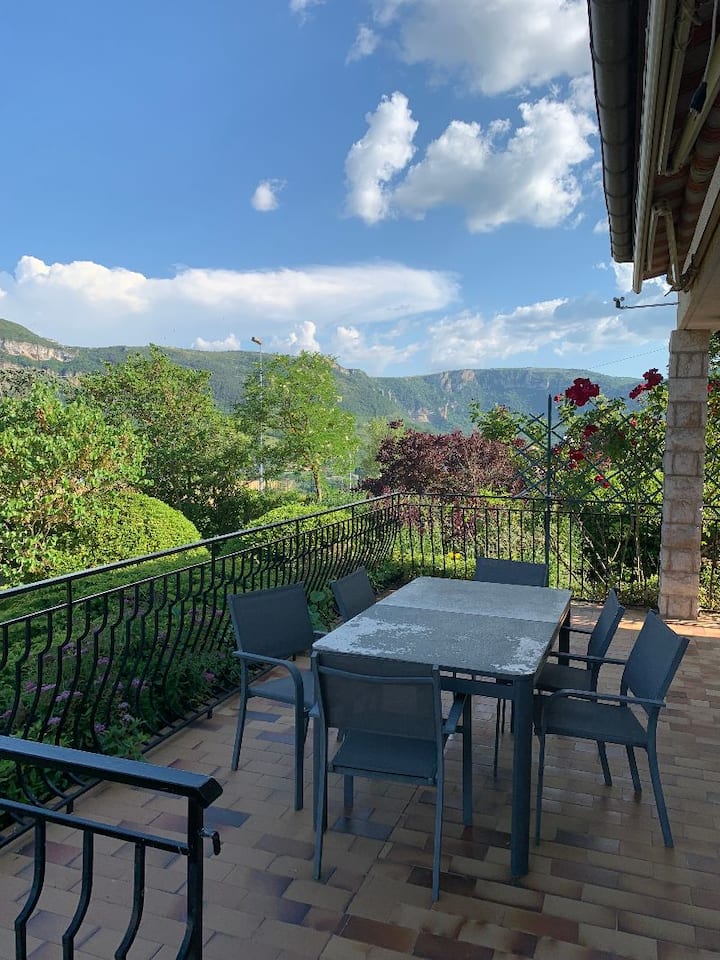 Maison De Plain Pied Sur Grand Terrain Arboré - Le Rozier