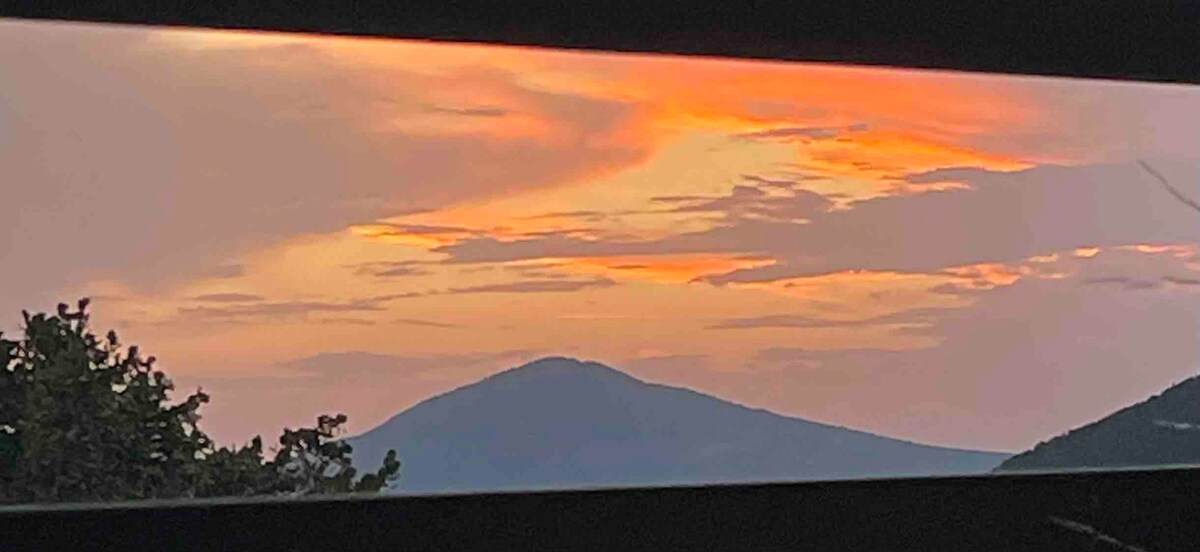 Lobelia - Houses for Rent in Barret-de-Lioure, Auvergne-Rhône-Alpes ...