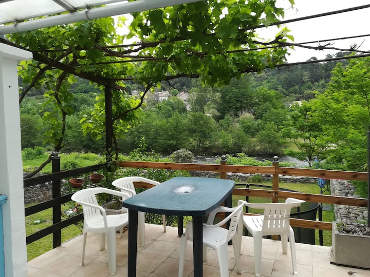 Maison En Pierres Sur Les Bords De L'ardèche - Thueyts