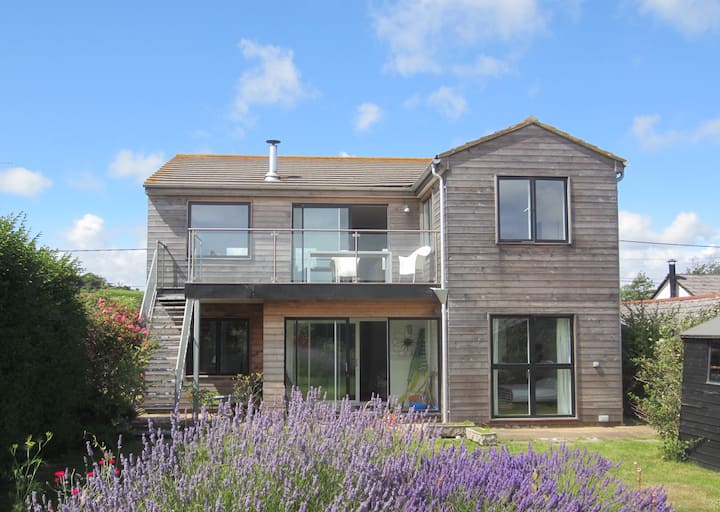 A Proper Beach House With Great Views - East Sussex