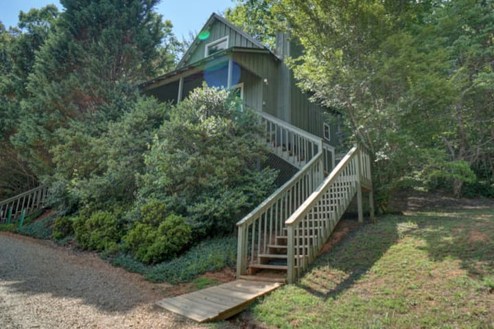 Deer Run At Paradise Hills Winery Resort - Blairsville, GA