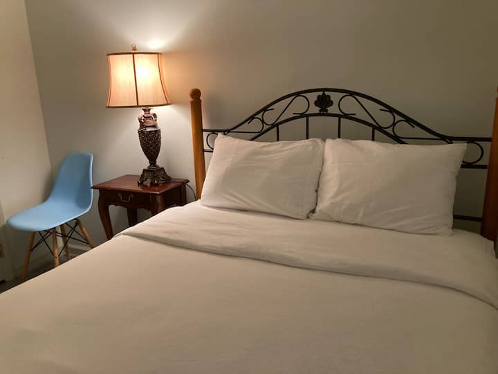 Private Room In Woods 3 - Cary, NC