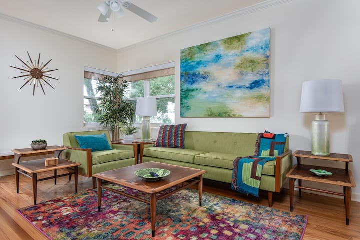 Mid-century Luxury Directly Off Park Ave (2nd Flr) - Maitland, FL