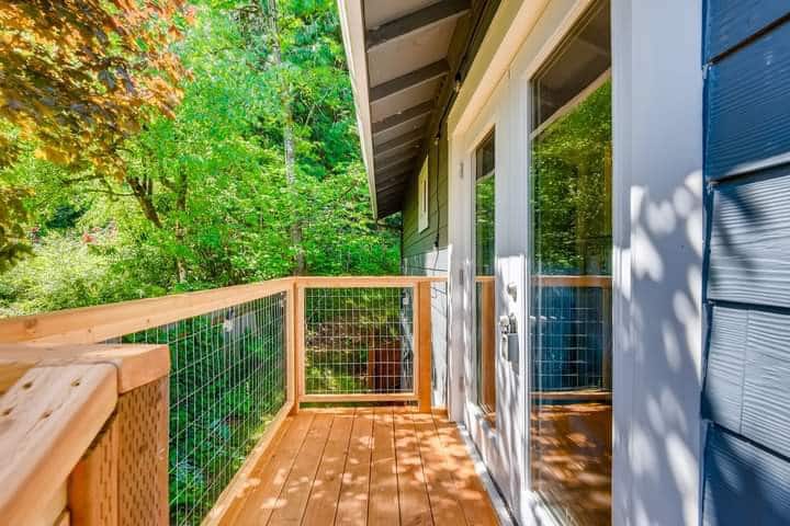 Private Luxury Suite B With A Kitchenette & View - Happy Valley, OR