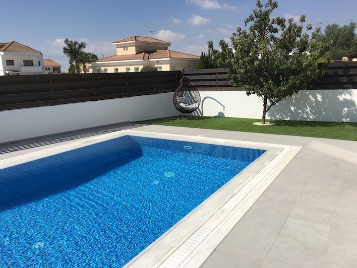 Detached House With Private Pool - Larnaca