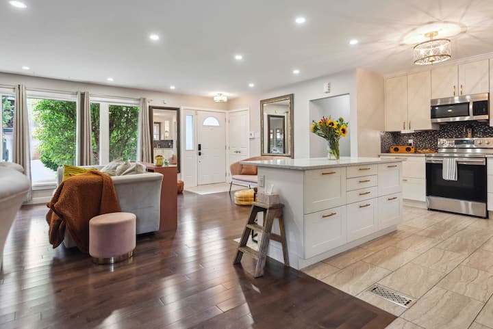 Charming Vintage Inspired 1 Bedroom Bungalow - Ottawa