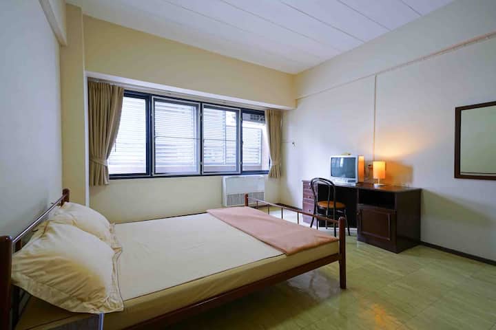 Vintage Spacious Studio Temple View Hispeed Wi-fi - Bangkok
