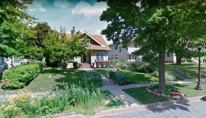 5 Min Walk To Macalester In Merriam Park - Saint Paul, MN