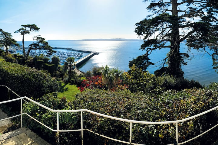 Admirals Beach House - Torquay, UK