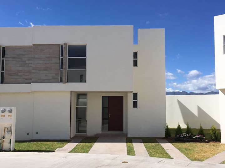 Casa Regina En Privada Con Alberca -