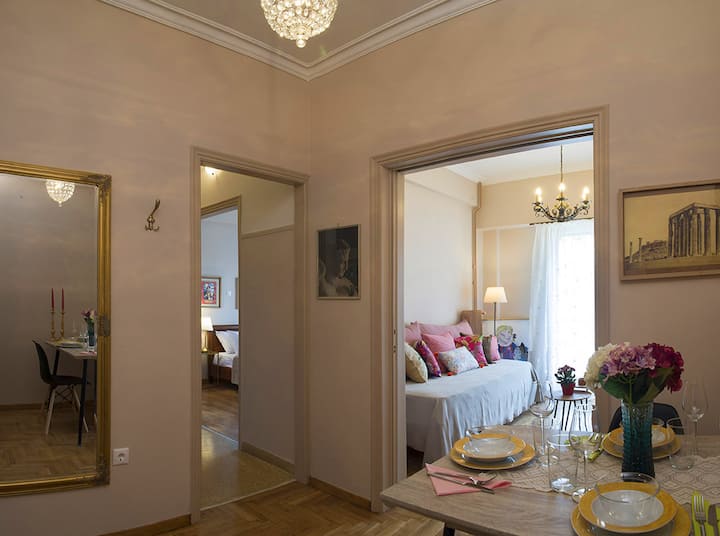 A Poet`s Sunny Downtown Flat Of The 60s. - Atenas