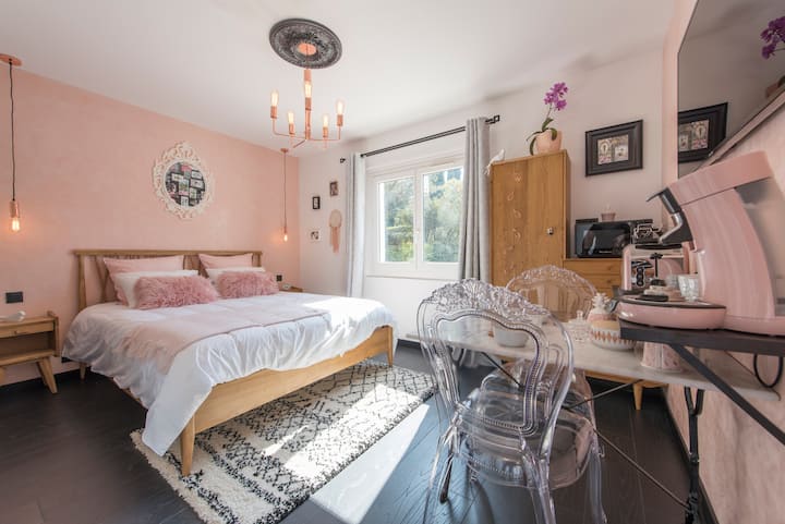 Pink Suite Parentale , Petit Déjeuner, Accès Privé - Fréjus