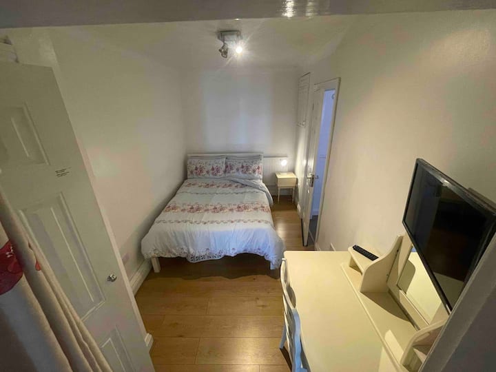 Angela’s Private Room Near Southend East Station - Southend-on-Sea