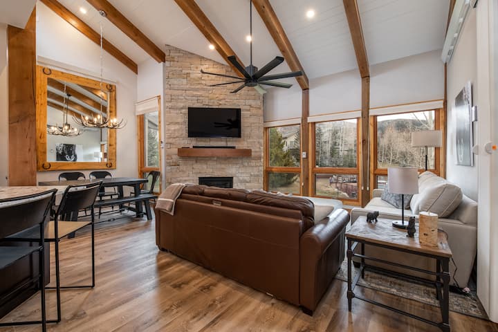 Beautifully Remodeled With Short Walk To Mountain - Steamboat Springs, CO