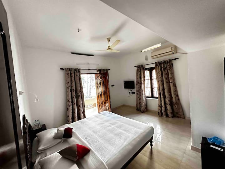 Kovalam Beach House - Sea View Room With Balcony - Kovalam