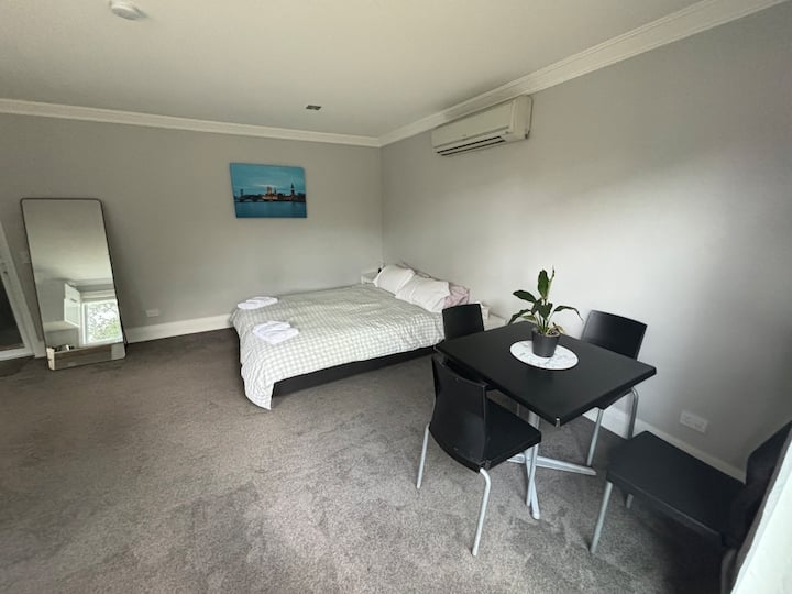 Private Studio Close To City - Christchurch