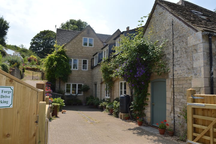 Double Room With Private Bathroom And  Breakfast . - Tetbury