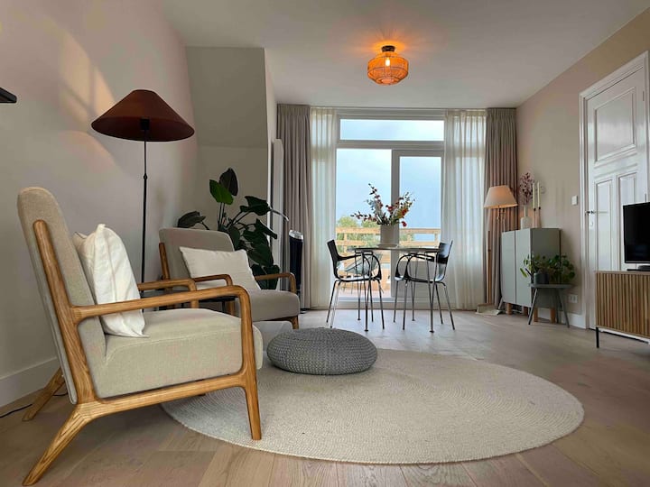 The Hague City & Beach Appartment - Monster