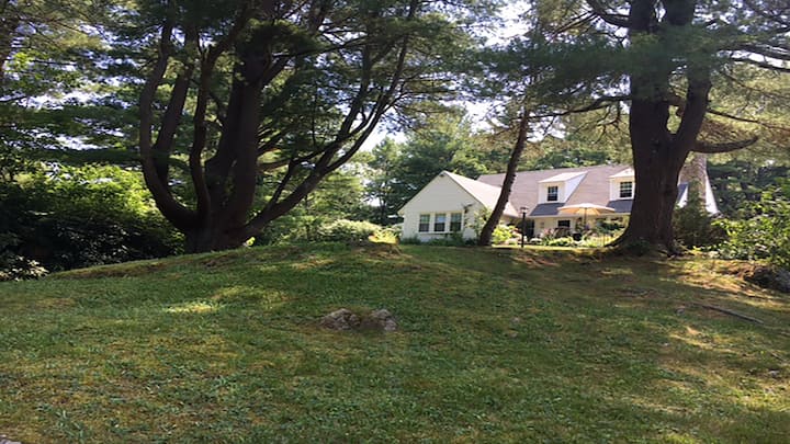 Storybook Cottage Sleeps 12 For Family - Ogunquit, ME