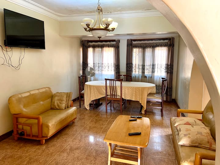 Free Breakfast + 8bedrooms And Private Bathrooms - Kampala