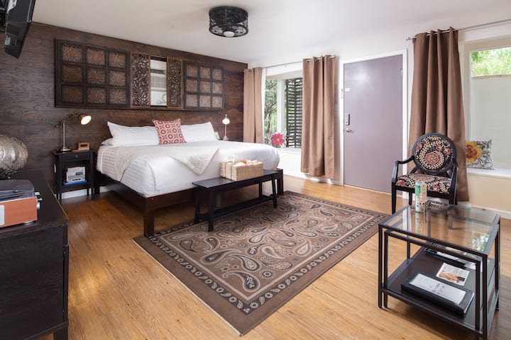 Bay Windows, Pool, Hot Tub, Tesla Charging And Breakfast W/ Pets - Wimberley, TX