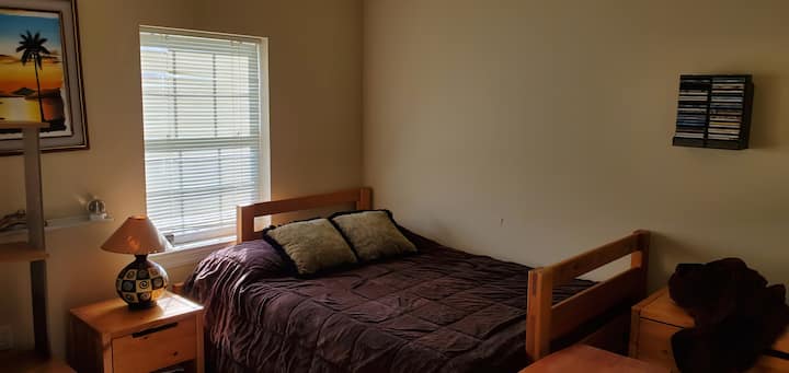Cozy, Comfy Room. Close To Shops And Restaurants" - Mandeville, LA