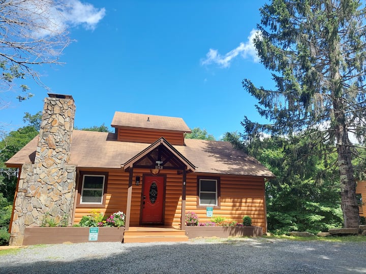 Cabin In Blowing Rock With A King Bed Rustic Wood - Blowing Rock, NC