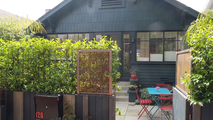 Classic Venice Beach Bungalow~walk To Beach - Santa Monica, CA