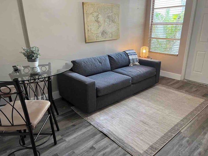 Petit Appartement Entièrement Meublé Hollywood 1/1/min. 1-mois - Hollywood
