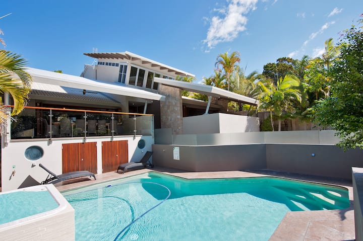Sunshine Beach Retreat: Pool, Backyard - Noosa Heads