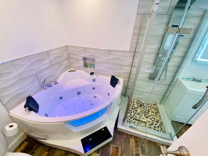 Apartment Jacuzzi !Renovated Best Location Disney! - Florida