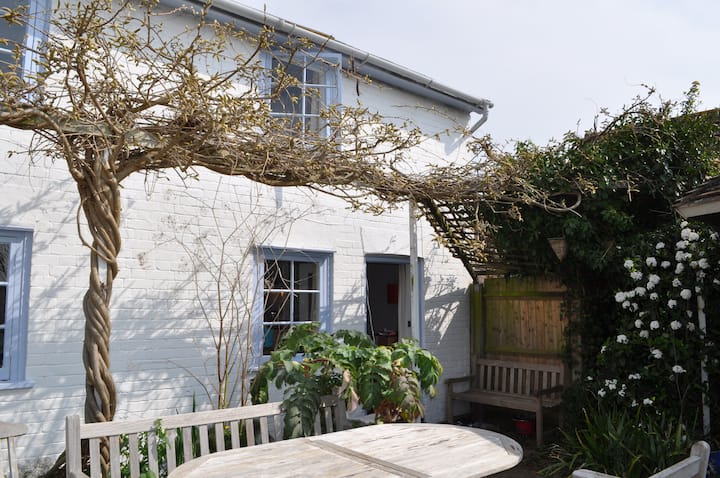 Fishers Rest - Period Fisherman's Cottage - West Mersea