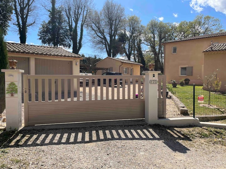 Uzes A 3km, Gîte Nature ,Les Chênes , Au Calme - Uzès