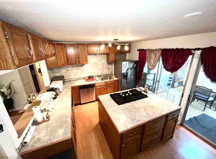Bulnes De Casa, Ranch Style, Home Away From Home. - Elgin, IL