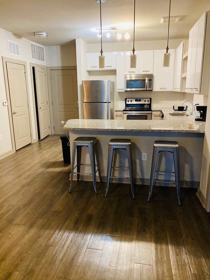 Clean Comfy Convenient Getaway Pad. - Savannah, GA