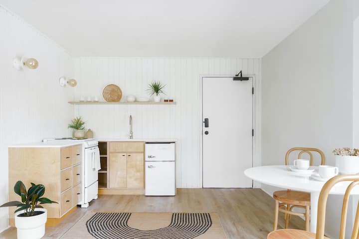 Spacious King Suite + Queen Sofabed & Kitchen - Carlsbad, CA