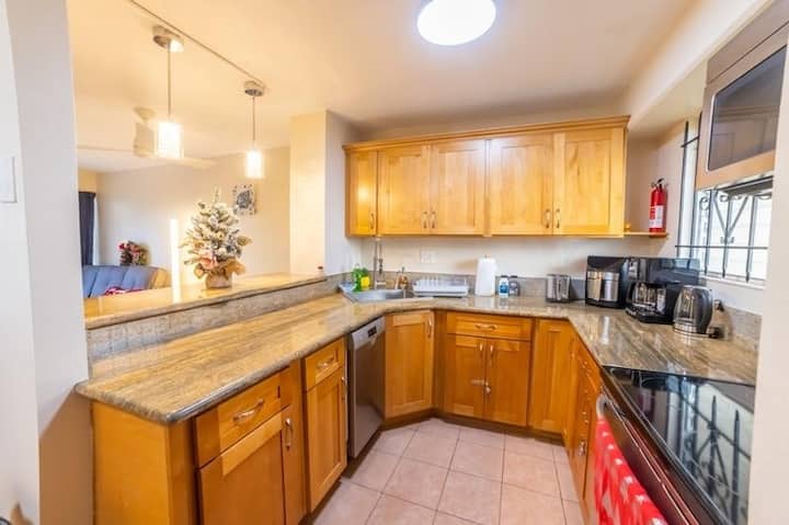 2br Modern Condo - Heart Of Waikiki - Kaneohe, HI