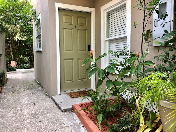 Inn The Heights Too - Apt E - Tampa, FL