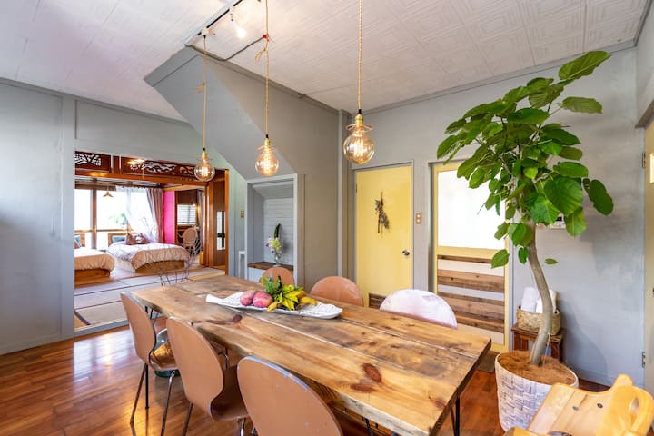 美ら海すぐ近くの大人数対応でしかもプライベートが確保されているWifi完備の2階建て一軒家 - Okinawa